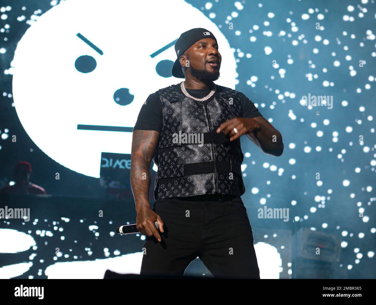 Jeezy Performs during the Legendz of the Streetz Tour on Friday, April ...