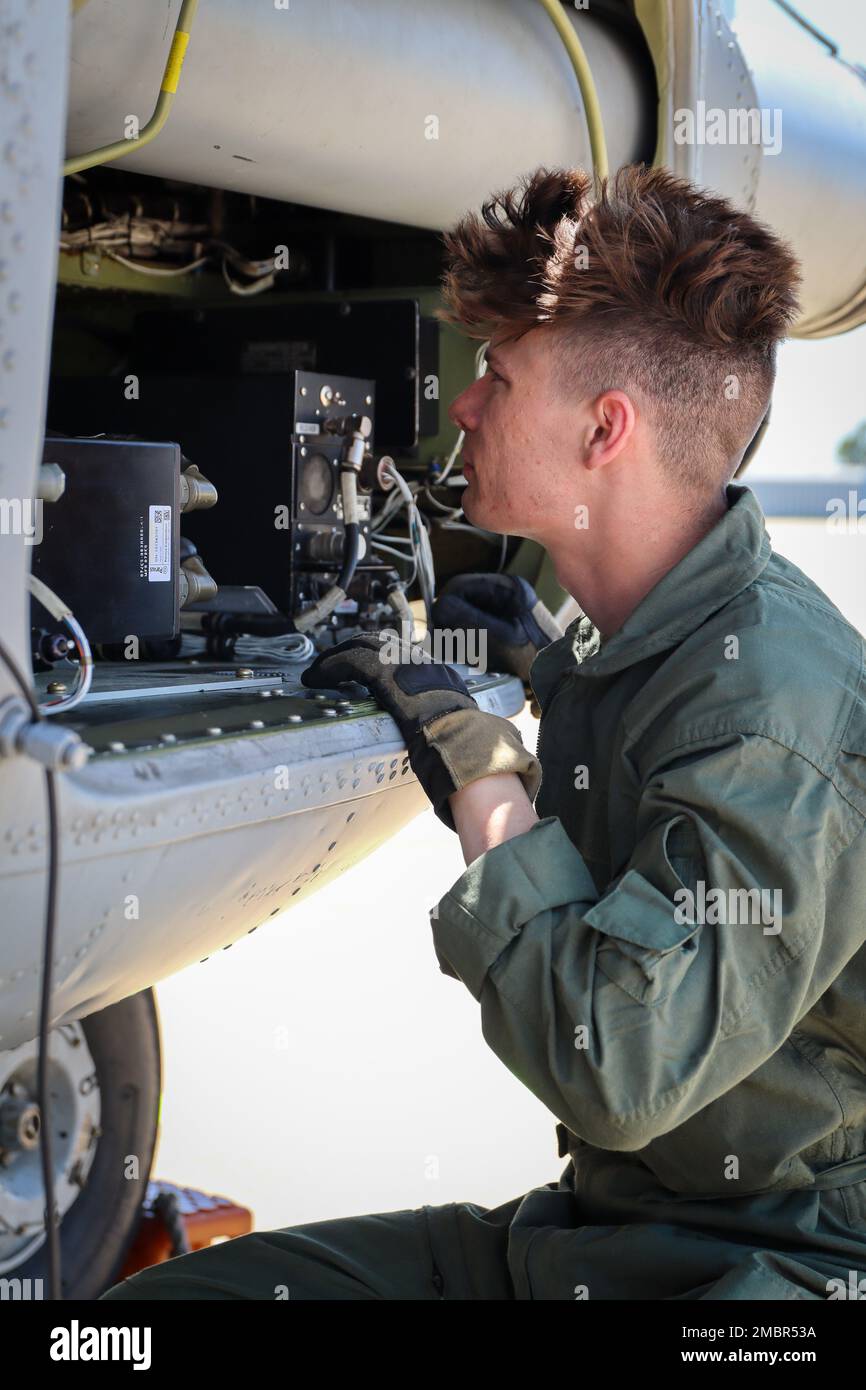 U.S. Marines with Marine Light Attack Helicopter Squadron (HMLA) 773 ...