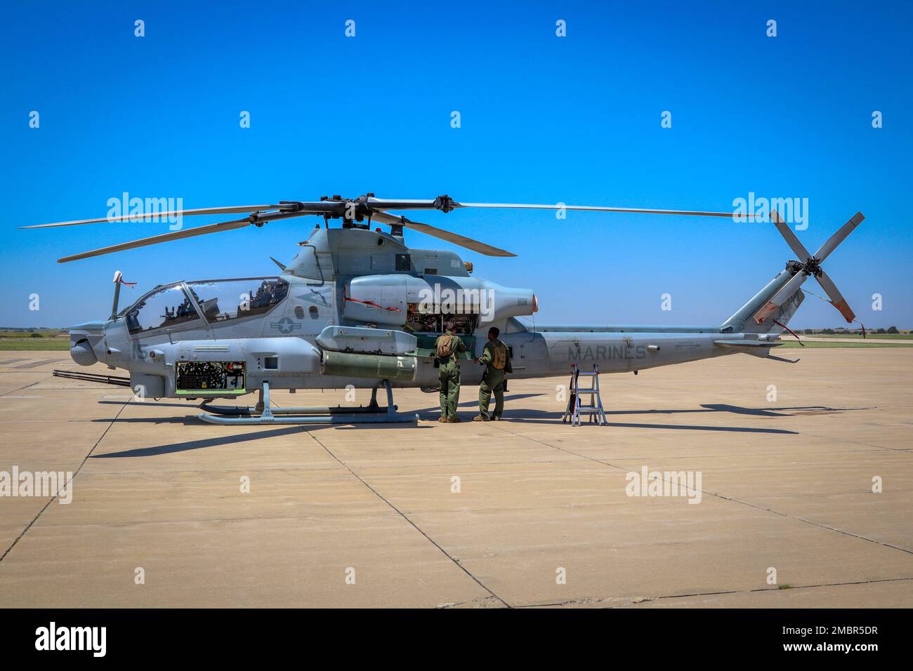 U S Marines With Marine Light Attack Helicopter Squadron Hmla 773