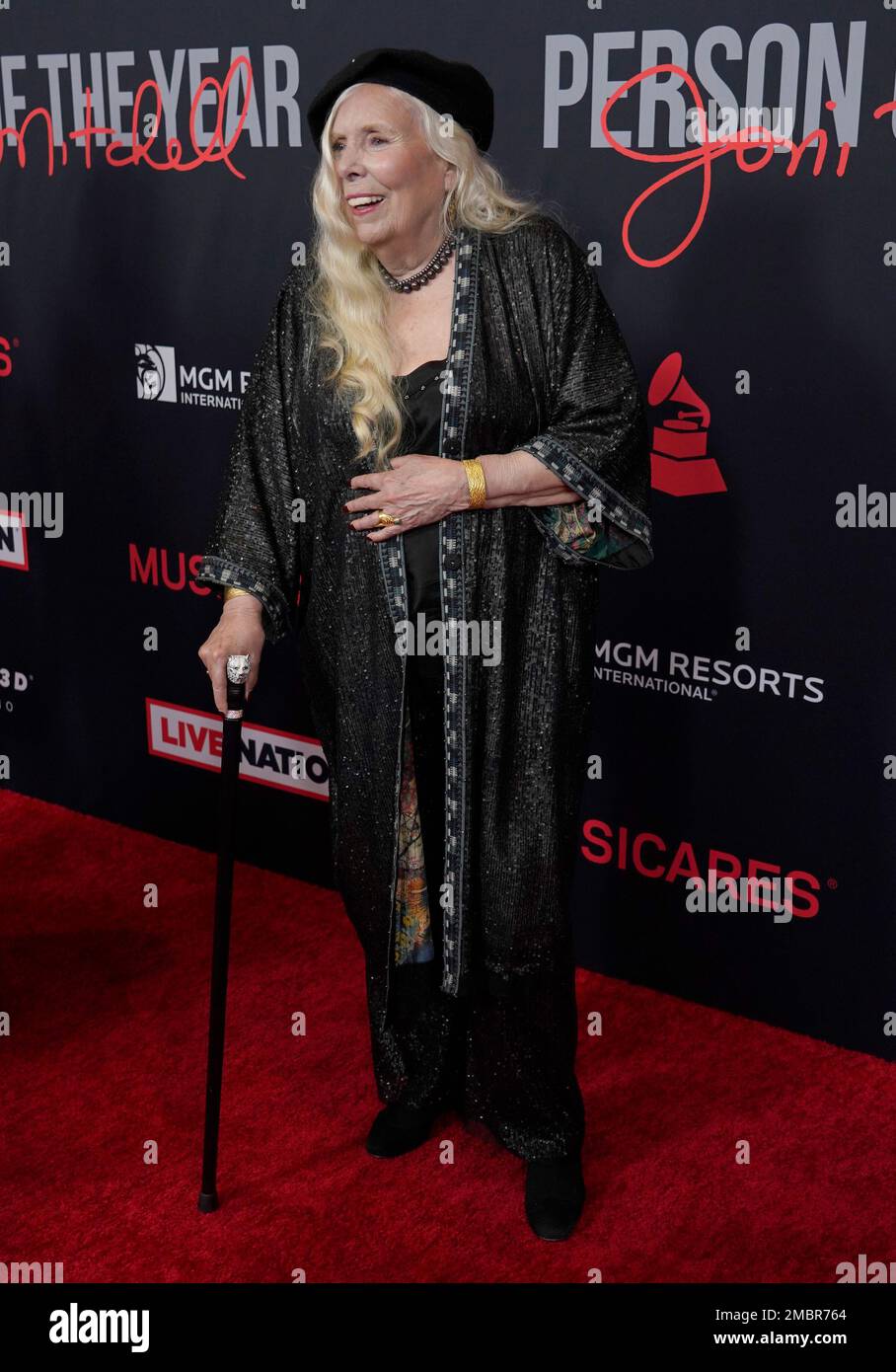 Joni Mitchell arrives at the 31st annual MusiCares Person of the Year ...