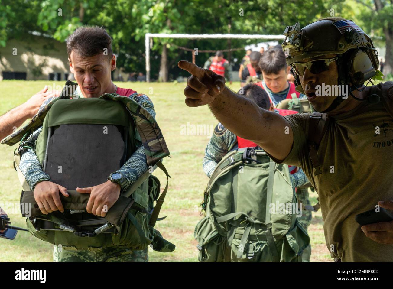NAVAL BASE AMAPALA, Honduras - Mexican Arm Forces walk onto a Chinook ...