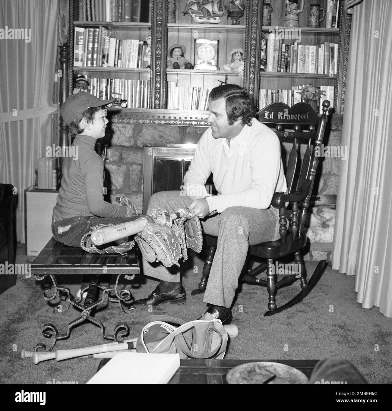 Ed Kranepool, right, the last of the original New York Mets, chats with ...