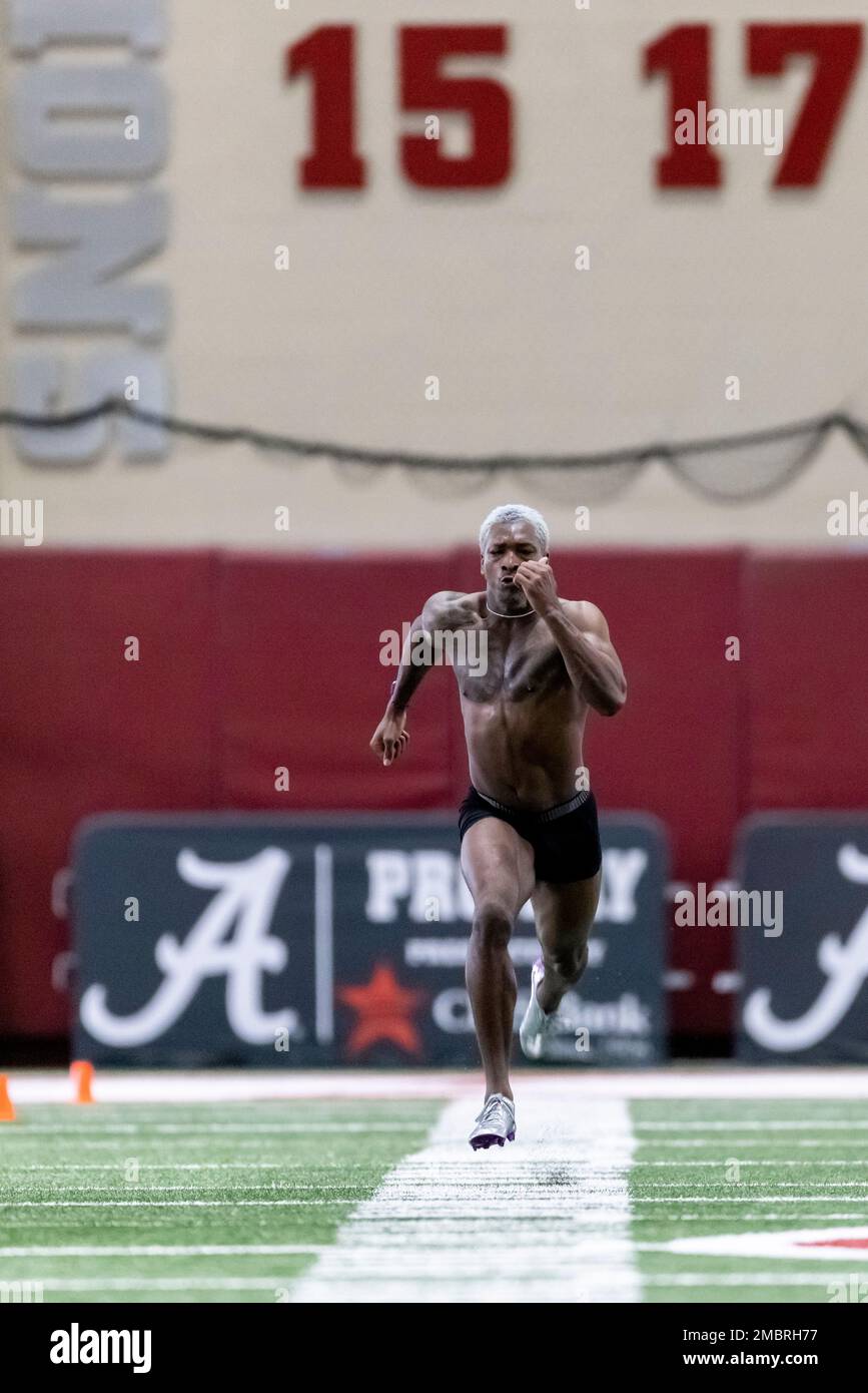 Former Alabama football player Daniel Wright participates in the 40 ...