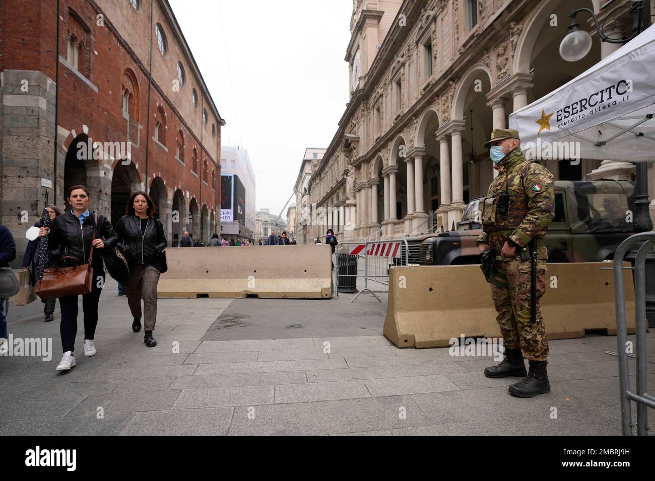Italian soldiers patrol the Duomo square in Milan, Italy, Wednesday ...