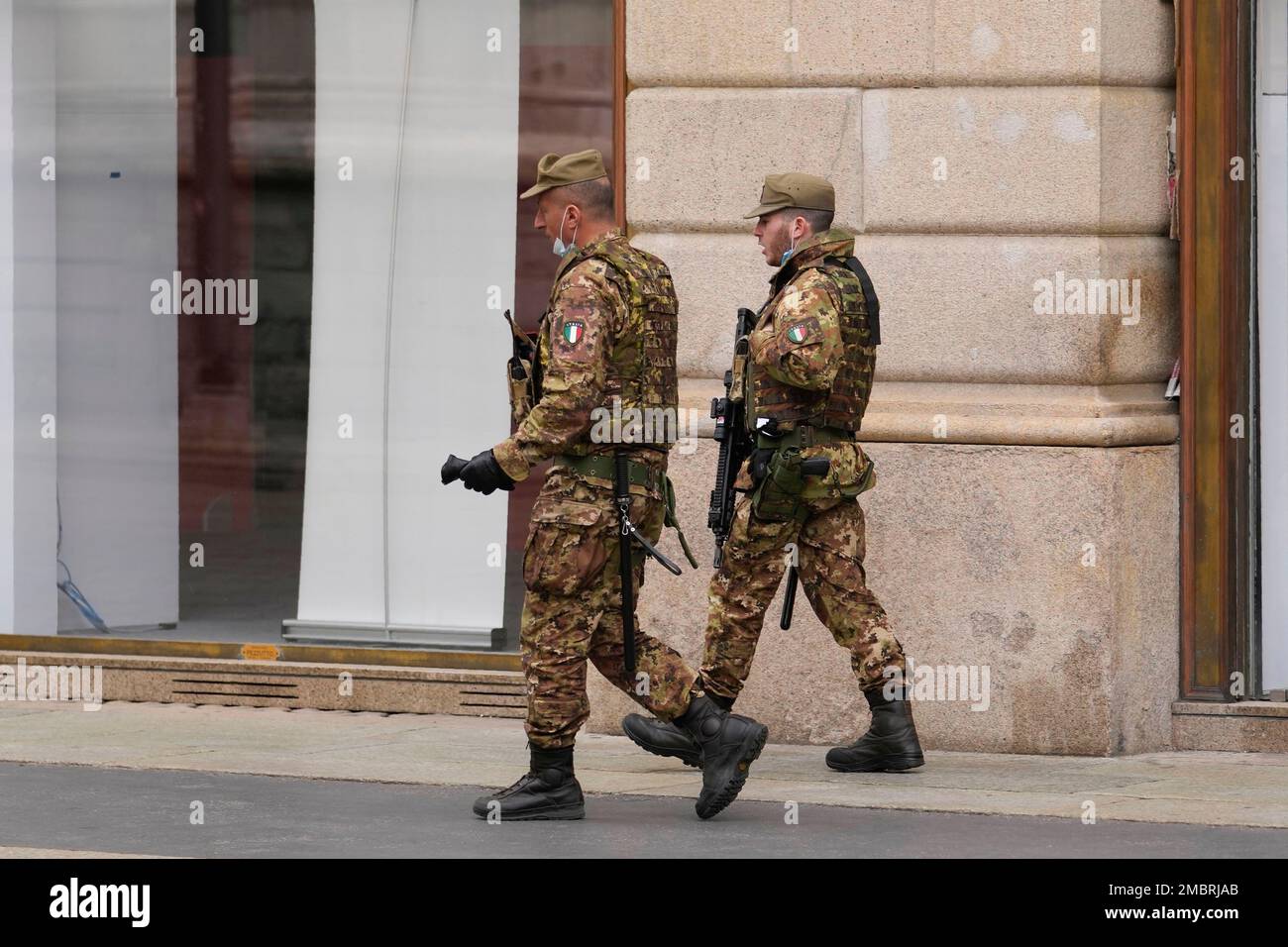 Italian soldiers patrol the Duomo square in Milan, Italy, Wednesday ...