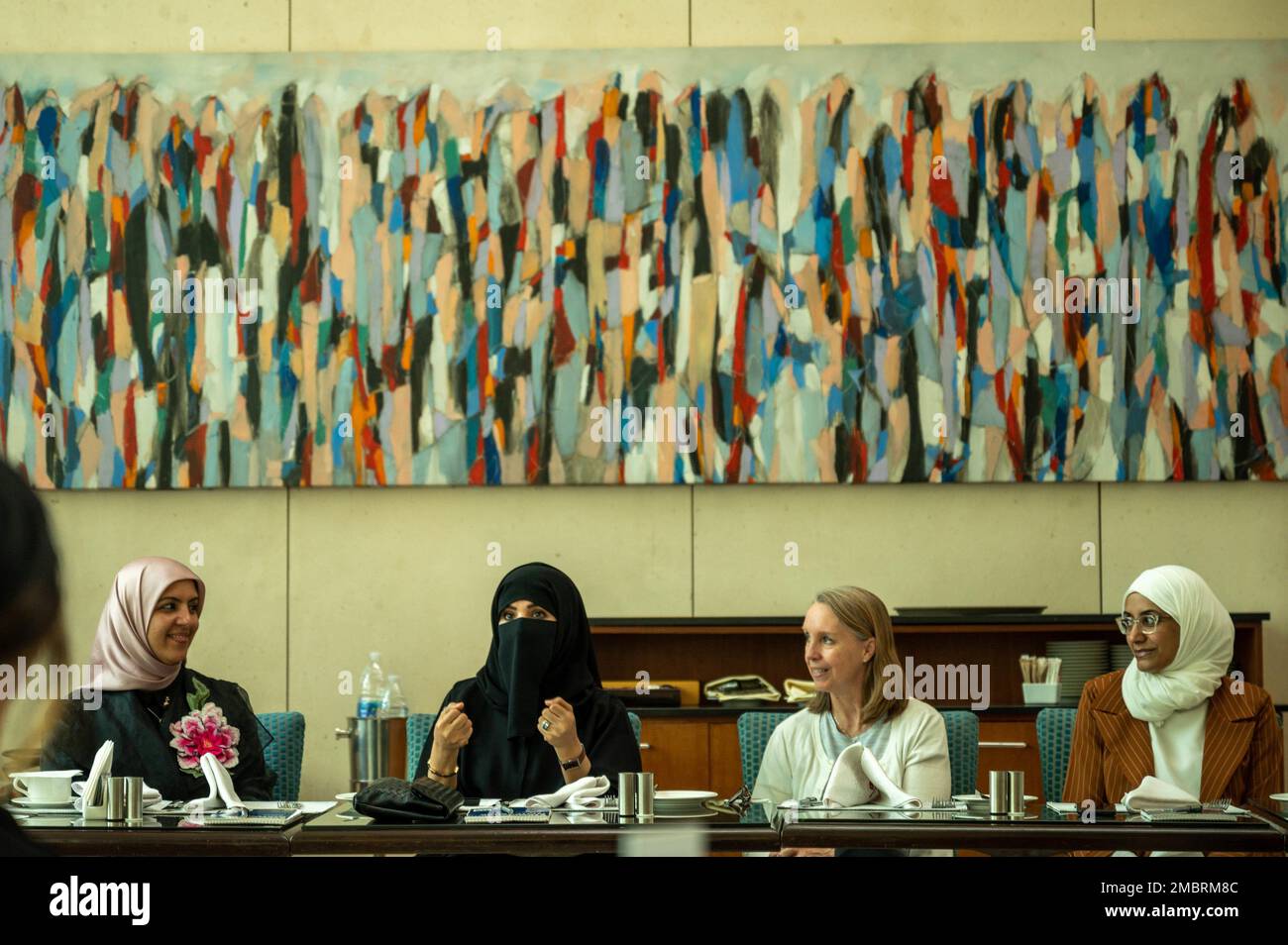 Kuwait city women hi-res stock photography and images - Alamy