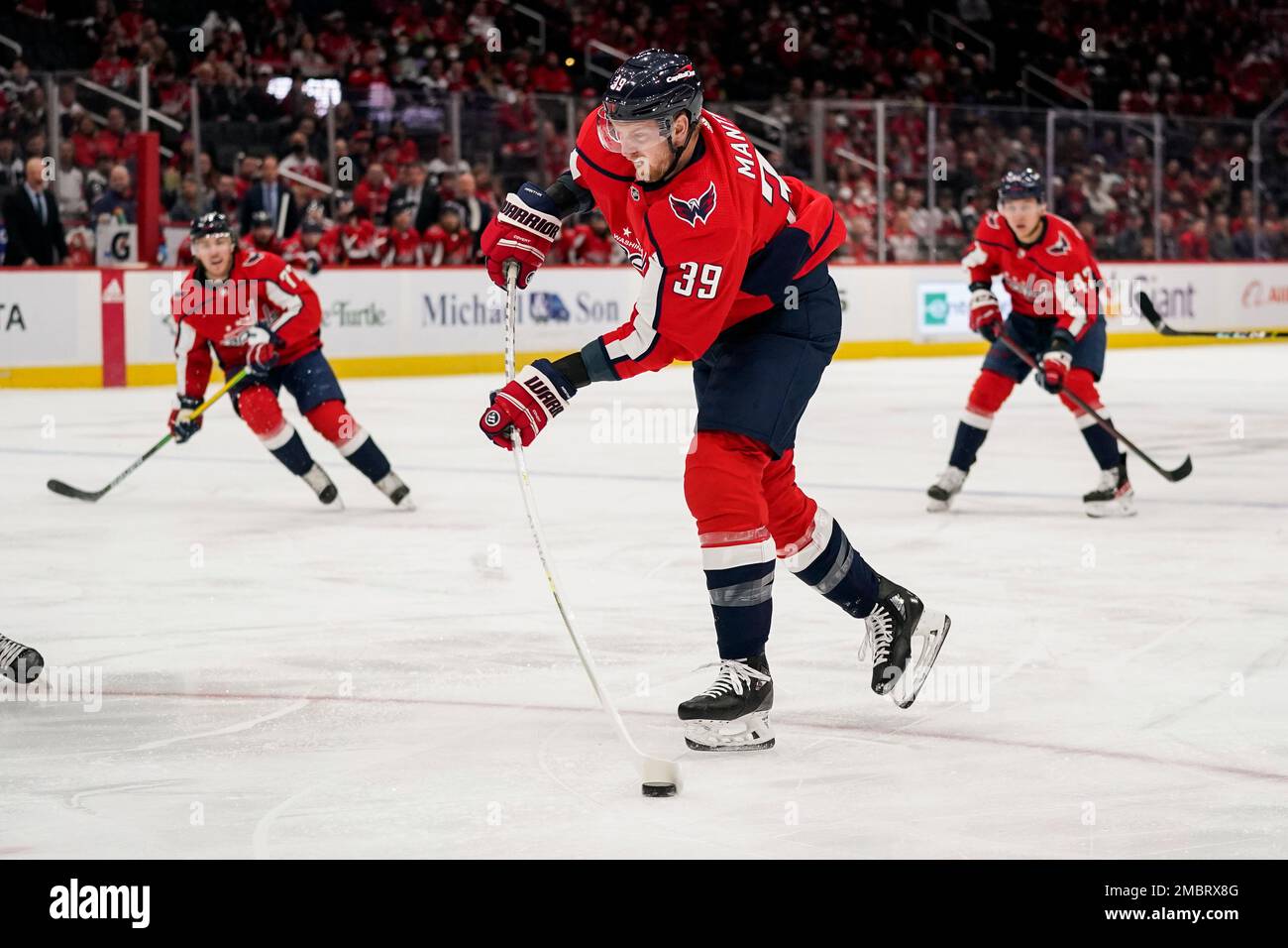 Washington Capitals right wing Anthony Mantha (39) shoots in the first ...