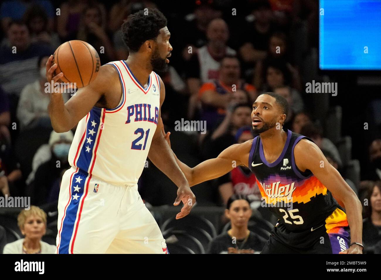 Phoenix Suns forward Mikal Bridges (25) during the first half of an NBA ...