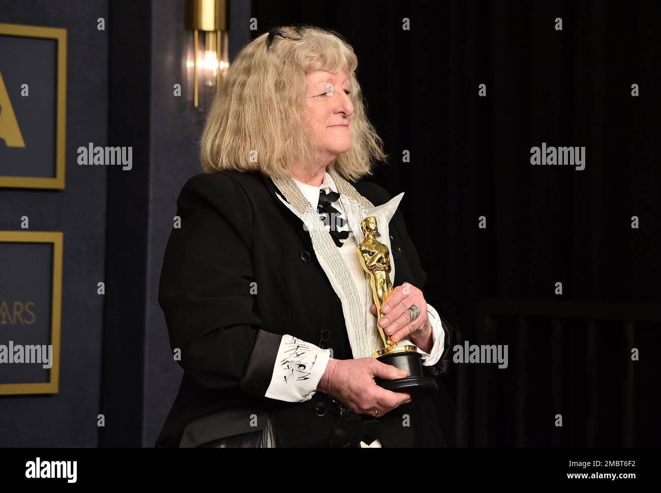 Jenny Beavan, winner of the award for best costume design for "Cruella ...