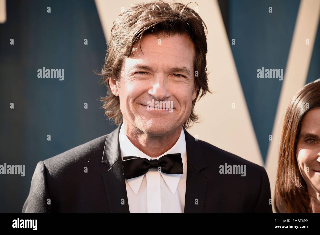 Jason Bateman arrives at the Vanity Fair Oscar Party on Sunday, March ...