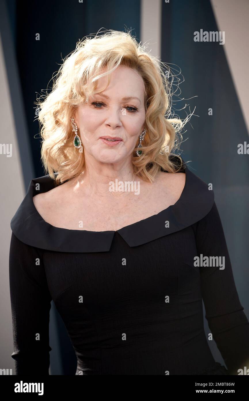 Jean Smart arrives at the Vanity Fair Oscar Party on Sunday, March 27 ...