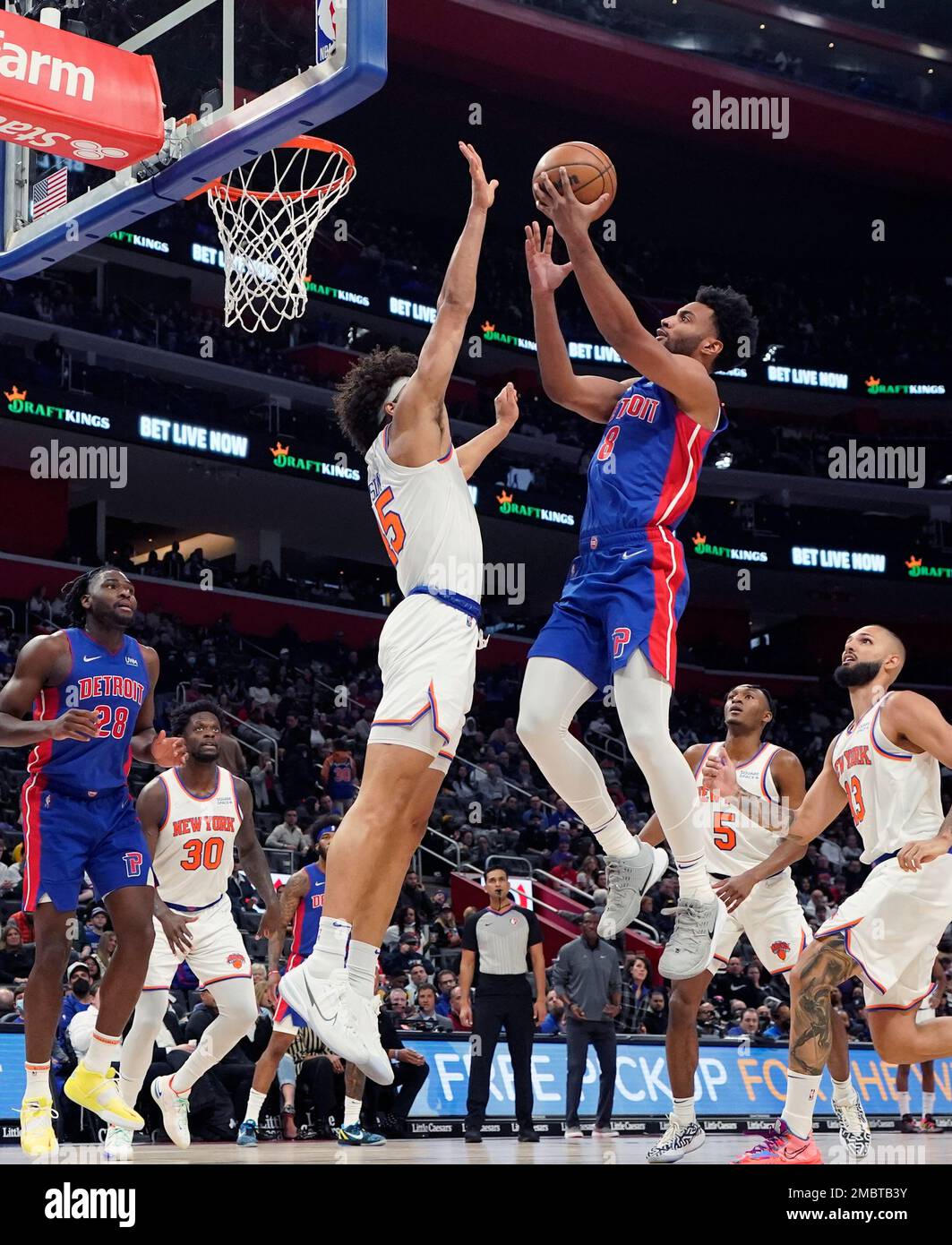 Detroit Pistons forward Braxton Key (8) attempts a layup as New York ...