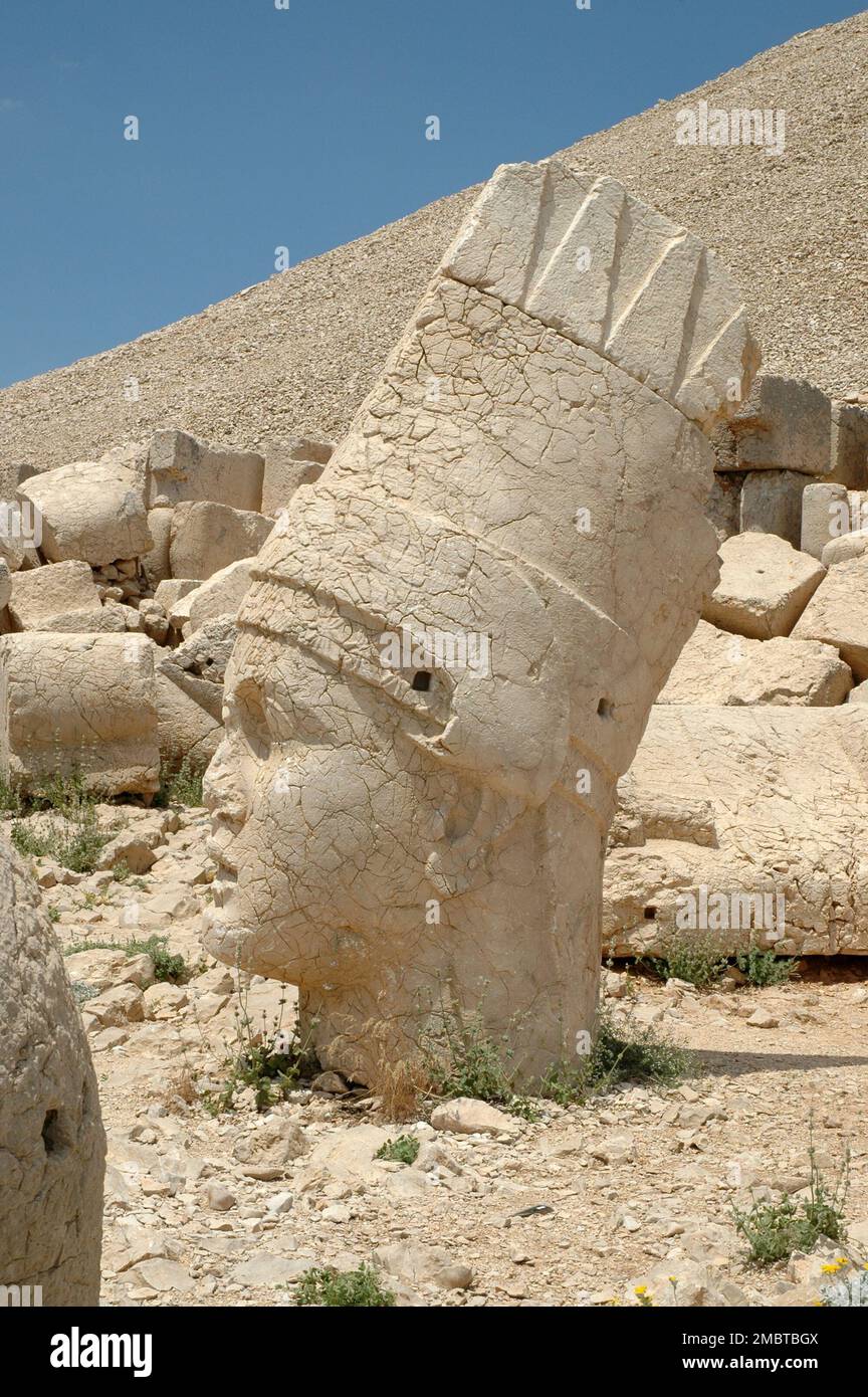Giant God heads on Mount Nemrut. Anatolia, Turkey. Ancient colossal ...