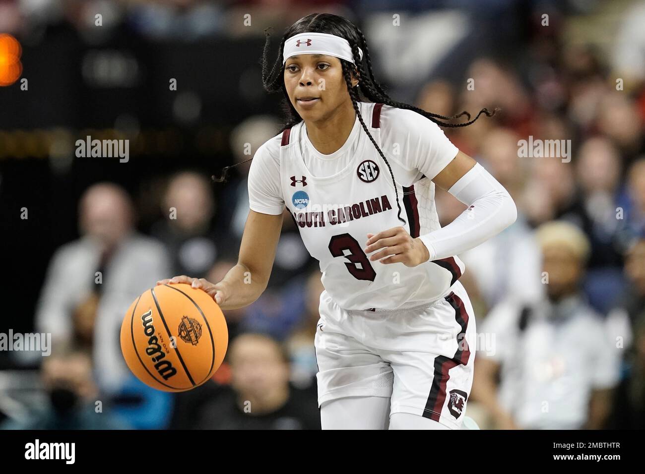 South Carolina guard Destanni Henderson (3) dribbles during the second ...