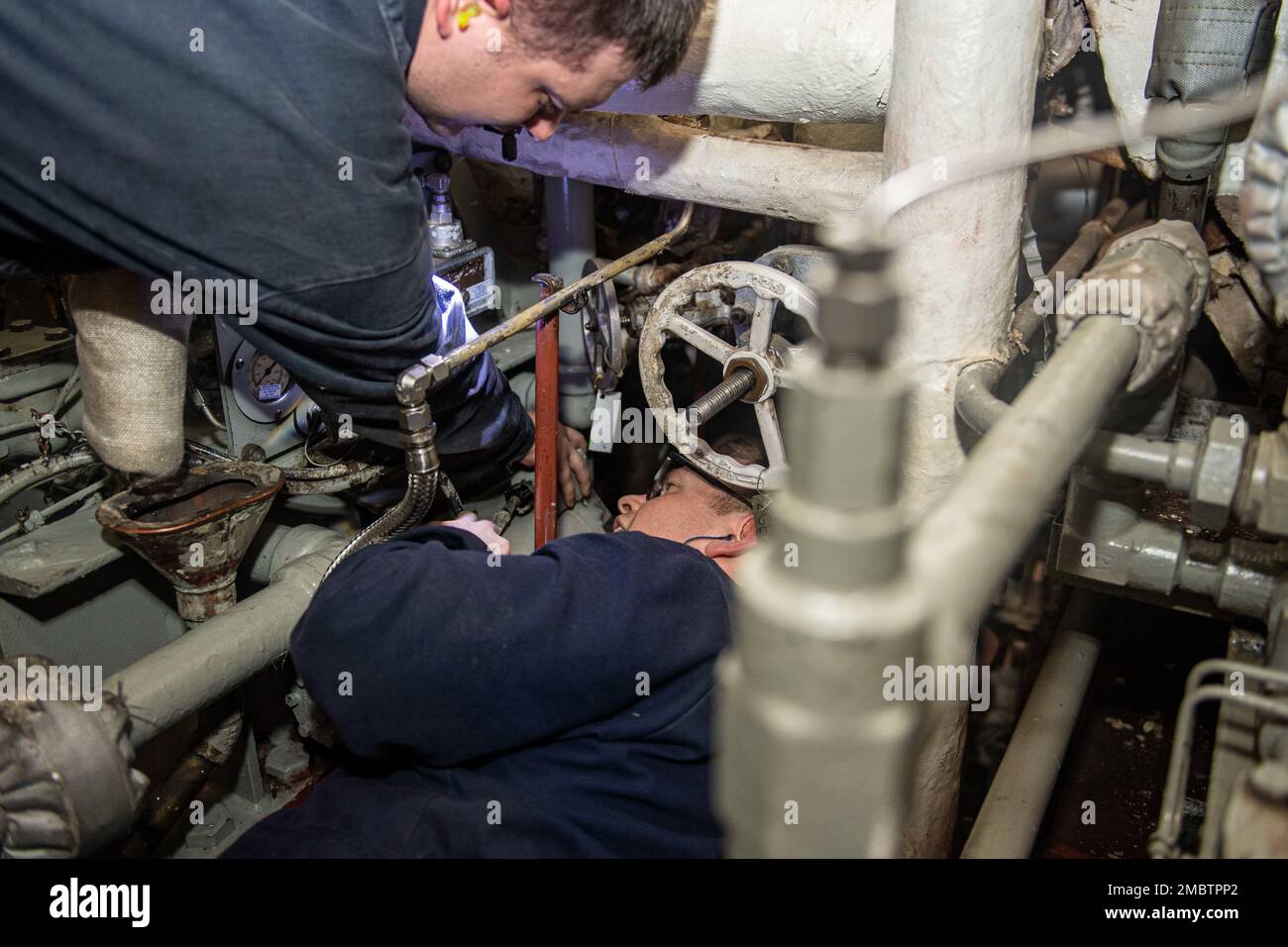 PACIFIC OCEAN (June 22, 2022) Machinist Mate 2nd Class Jason Hill ...