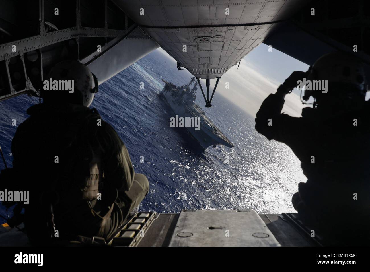 U.S. Marines assigned to Marine Heavy Helicopter Squadron 462, Marine ...