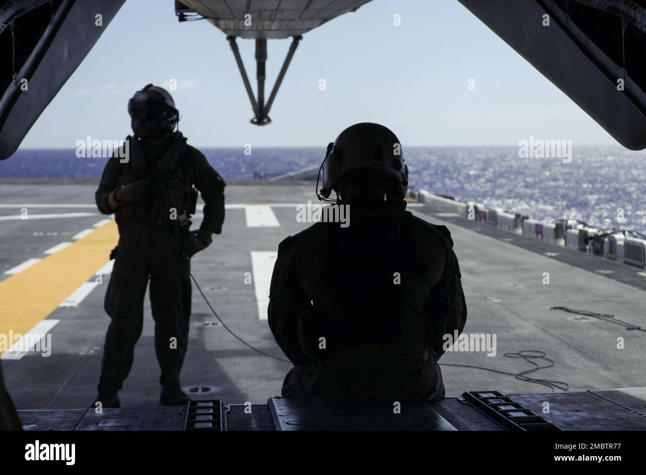 U.S. Marines assigned to Marine Heavy Helicopter Squadron 462, Marine ...