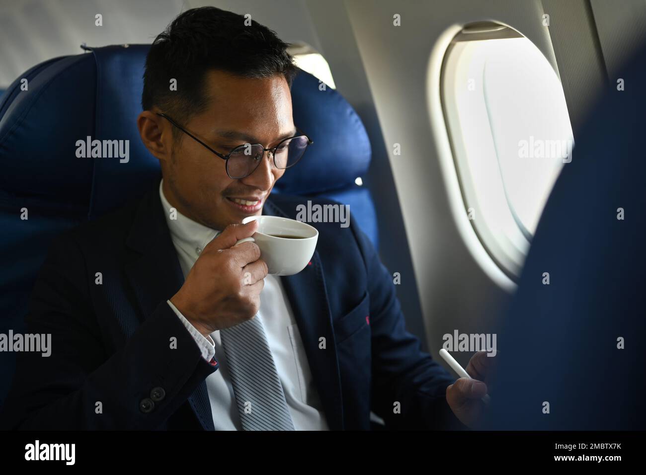Laptop passenger seat plane hi-res stock photography and images - Alamy