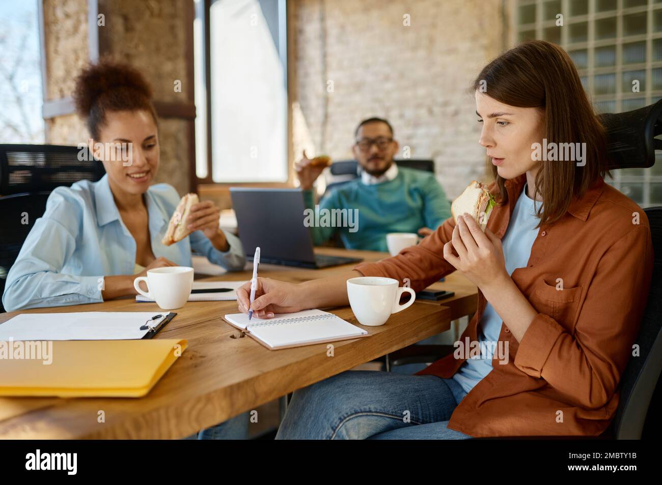 Informal lunch hi-res stock photography and images - Alamy
