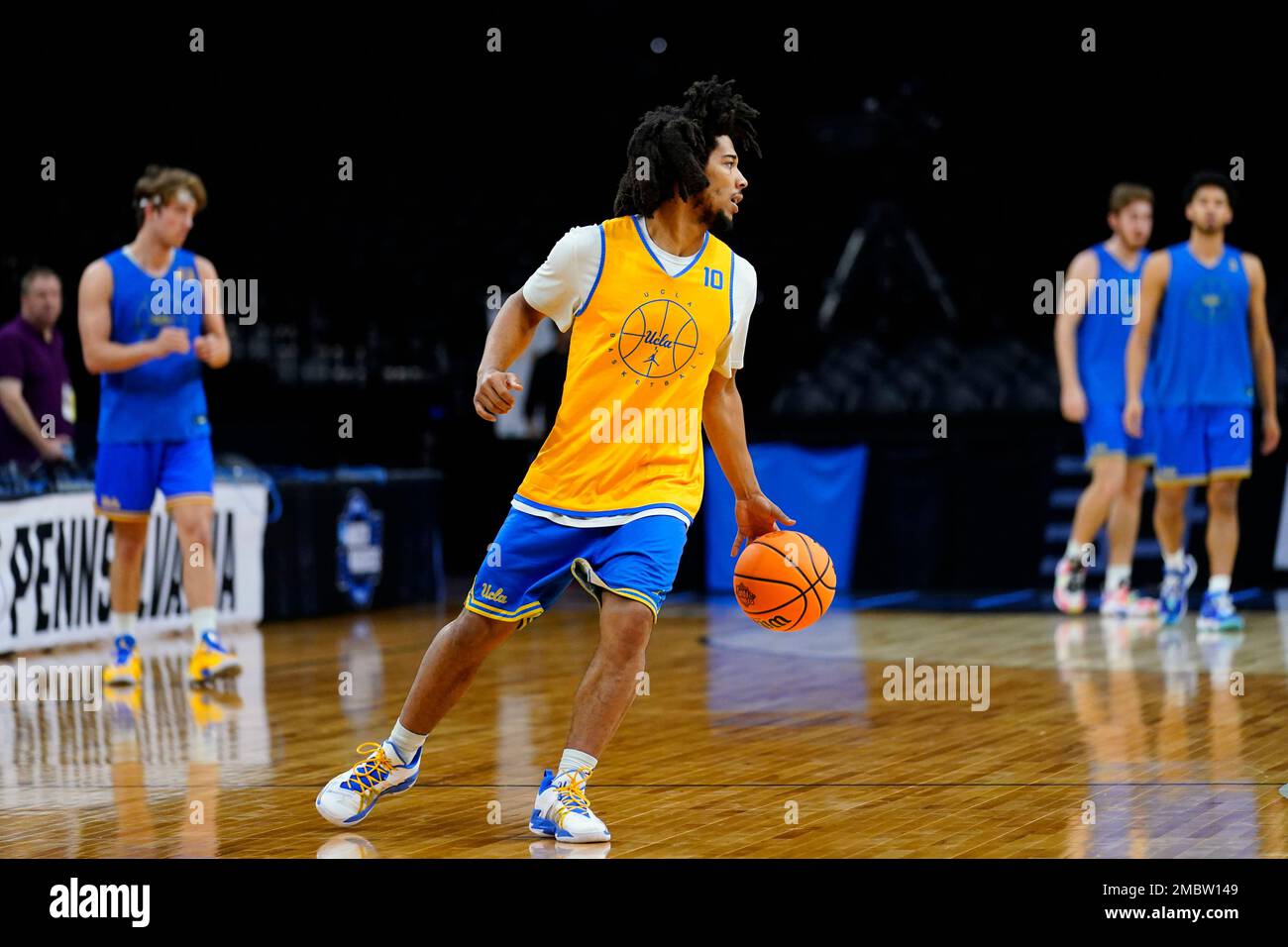 UCLA's Tyger Campbell practices for the NCAA men's college basketball ...