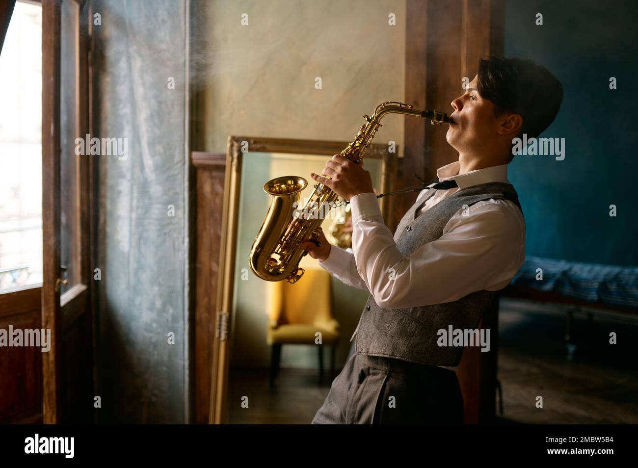 Musician playing alto saxophone hi-res stock photography and images - Alamy