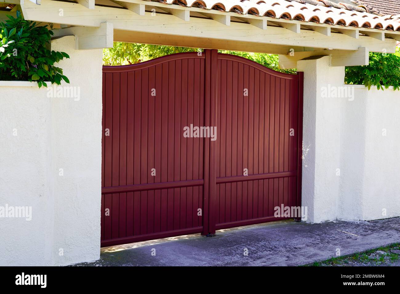 red entrance portal design home metal aluminum gate of modern suburb ...
