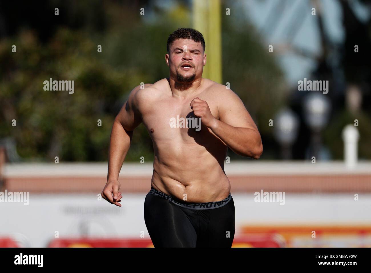 Offensive lineman Liam Jimmons runs during Southern California's ...