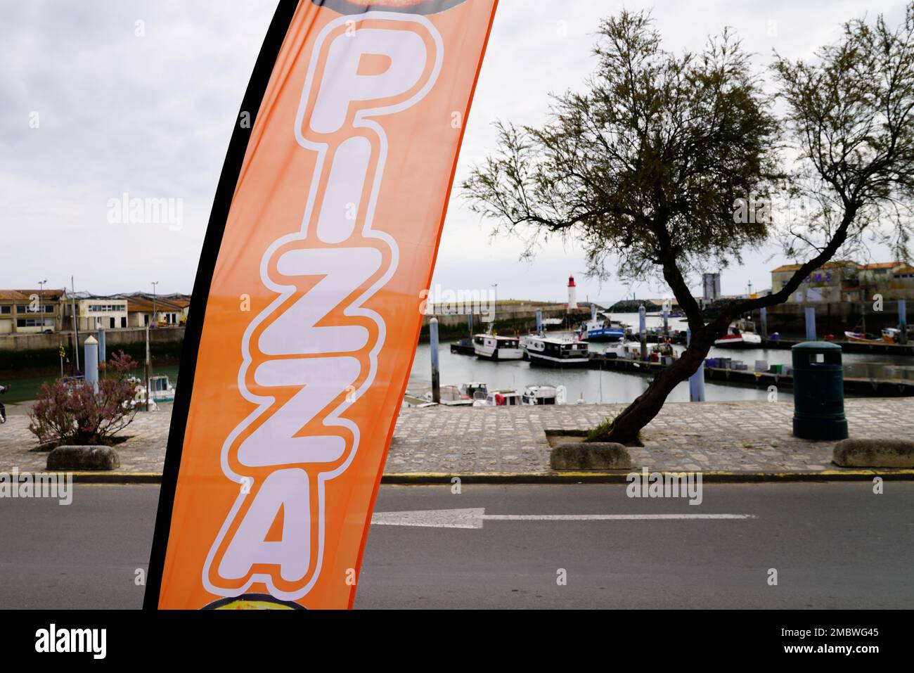 Italian restaurant exterior flag hi-res stock photography and images ...
