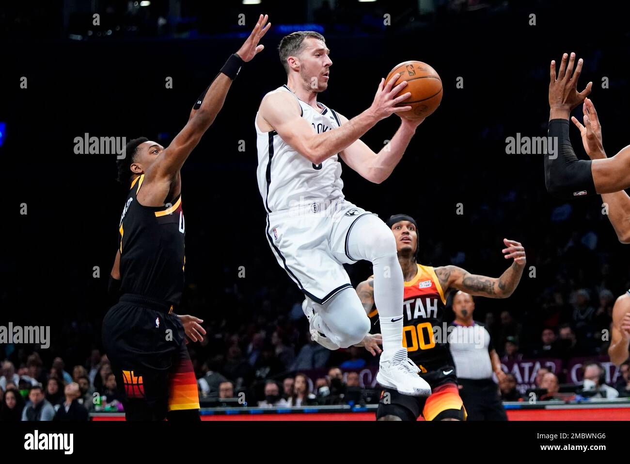 Brooklyn Nets' Goran Dragic, center, drives past Utah Jazz's Jordan ...