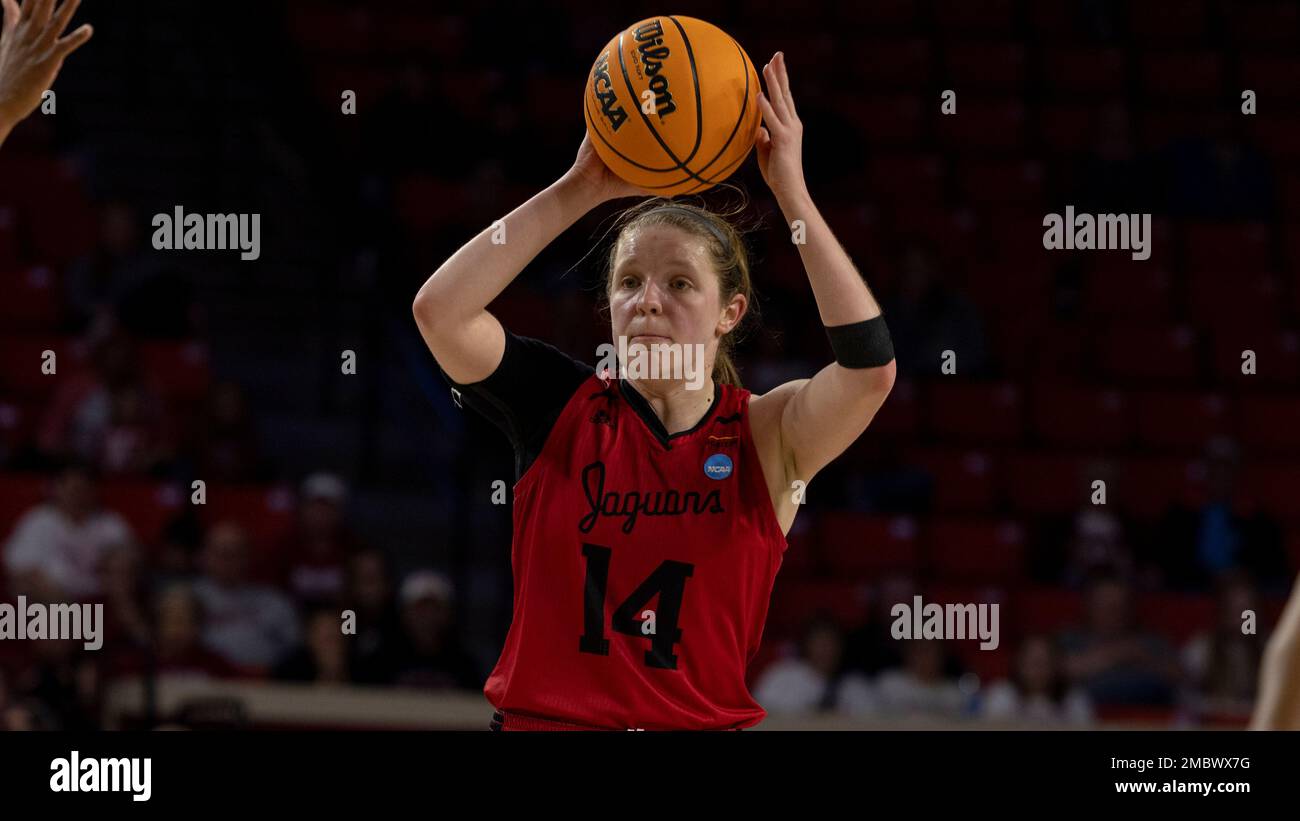 IUPUI guard Rachel McLimore (14) passes the ball in the first half of a ...