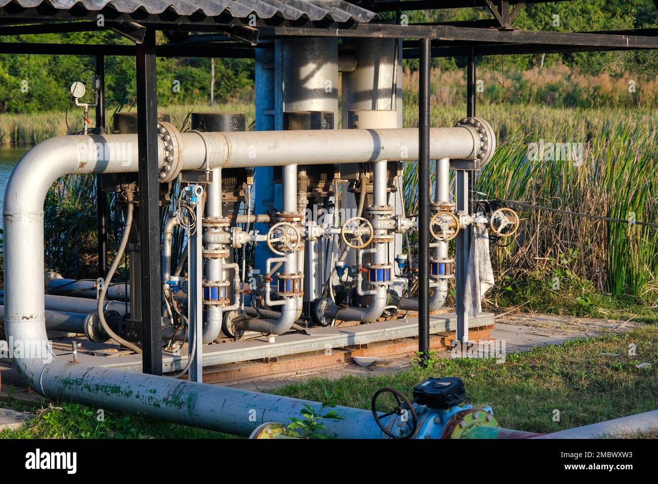 Manual valves for use in industrial areas that are commonly installed on tanks, pipes, pumps ...