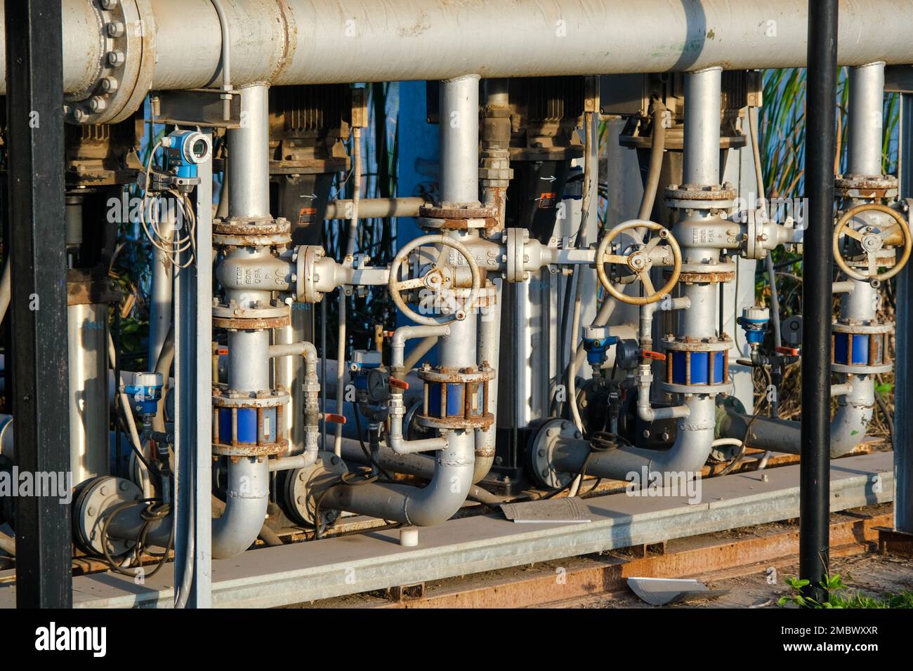 Manual valves for use in industrial areas that are commonly installed ...