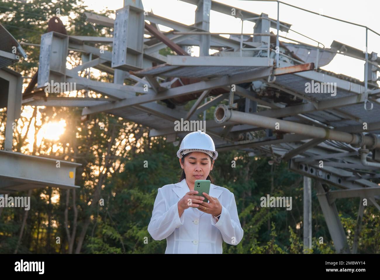 Work helmet hi-res stock photography and images - Alamy