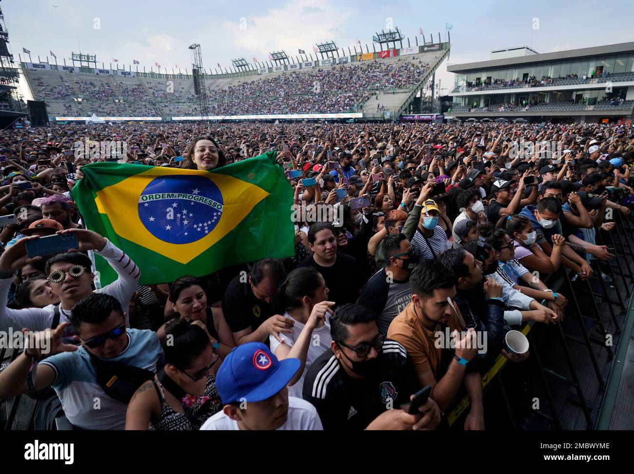 Fans cheer at the 22th edition of the Vive Latino music festival in ...