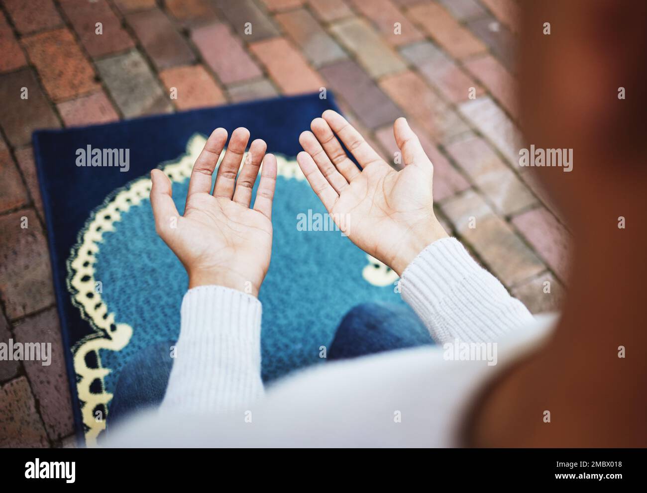 Dua hands hi-res stock photography and images - Alamy