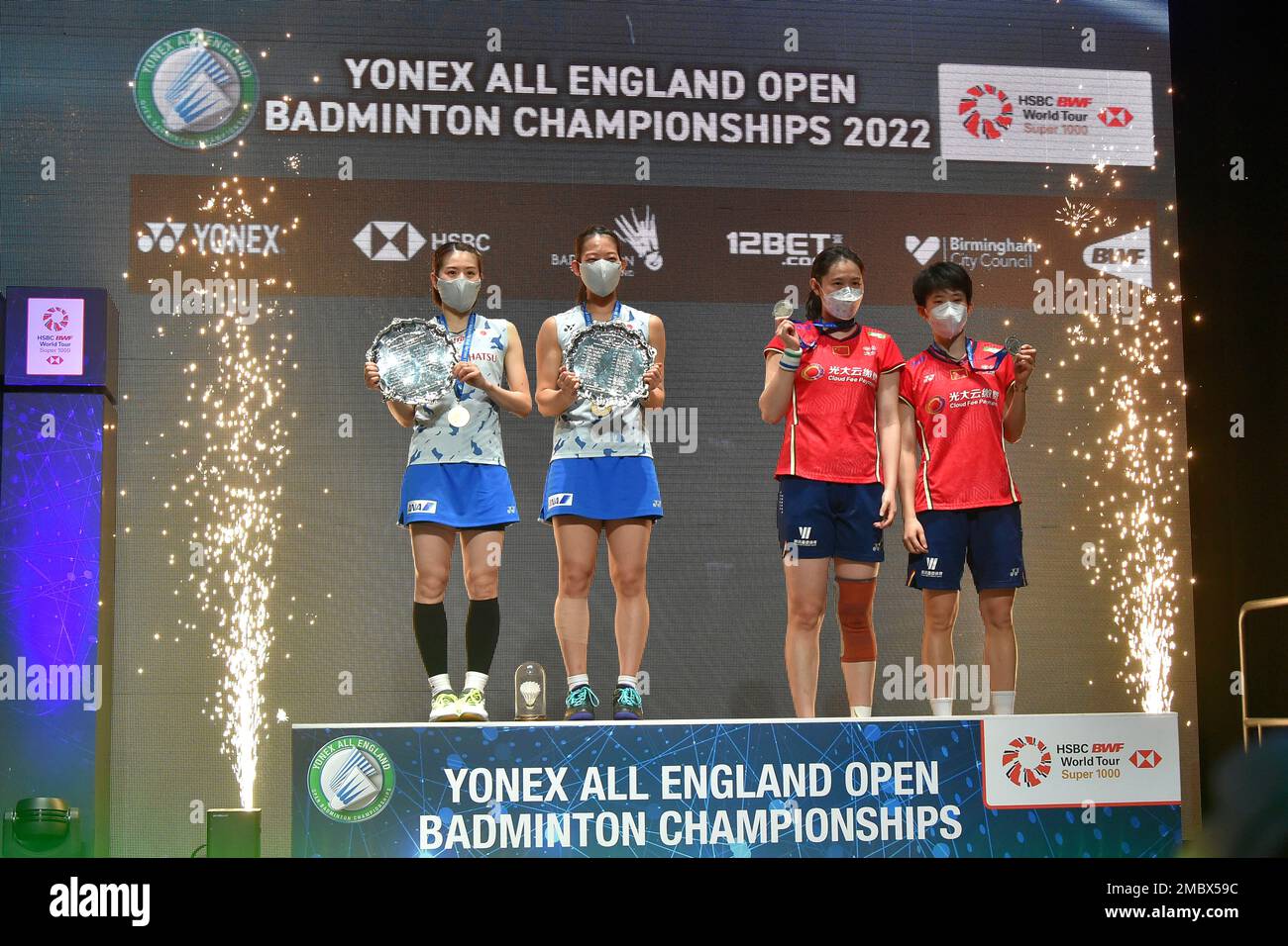 First place winner Nami Matsuyama, second left, and Chiharu Shida, left ...
