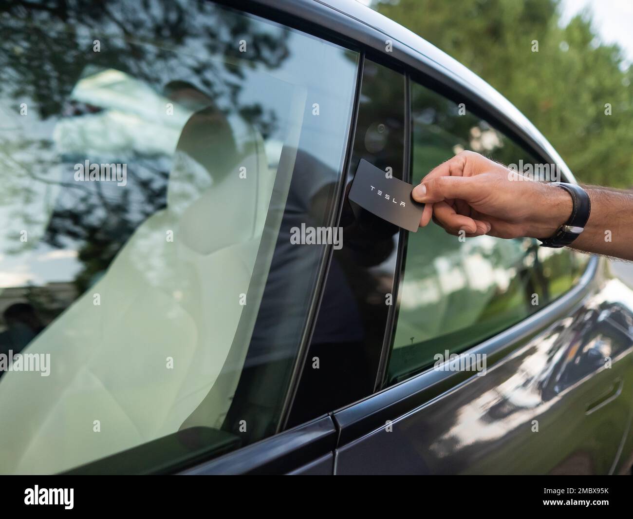 Tesla key card hi-res stock photography and images - Alamy