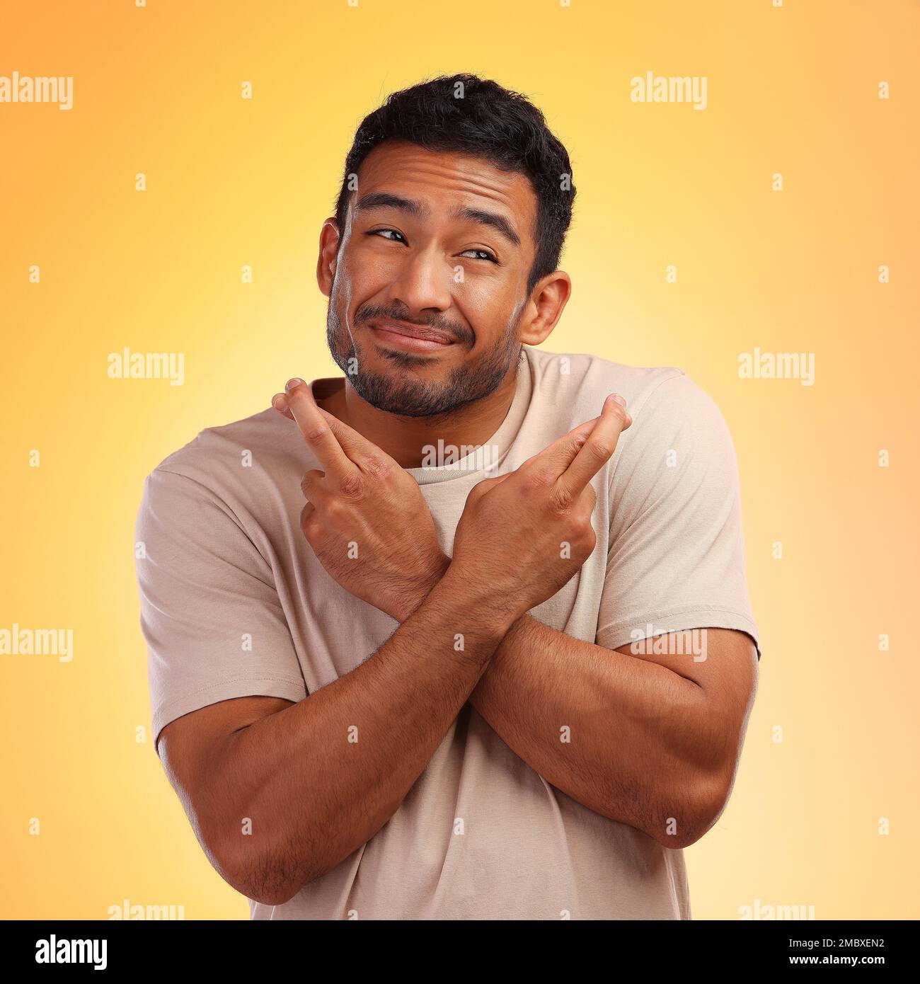 Fingers crossed hi-res stock photography and images - Alamy