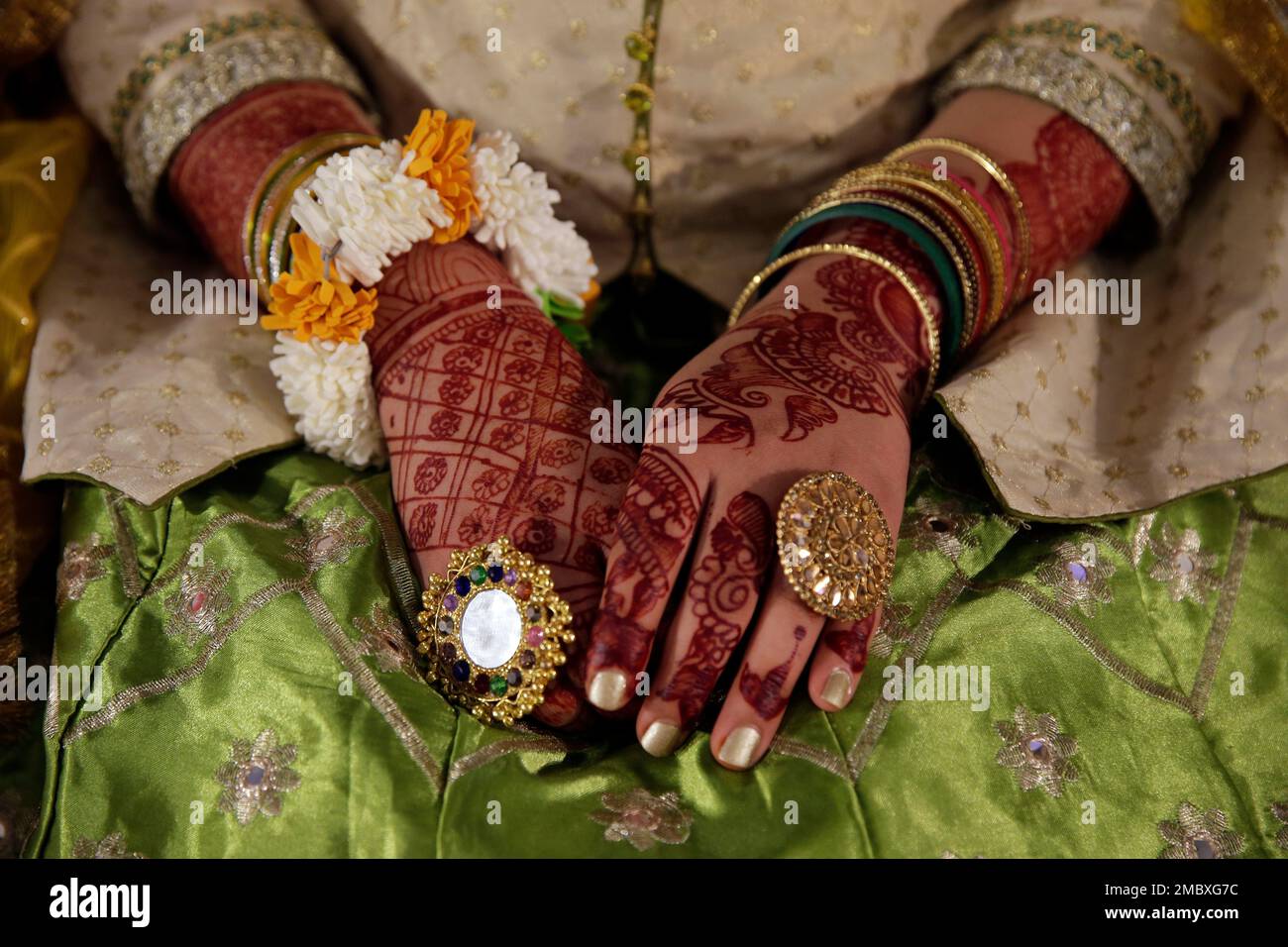 Pakistani bride Musfira Shams' hands wearing jewelry and designed with ...