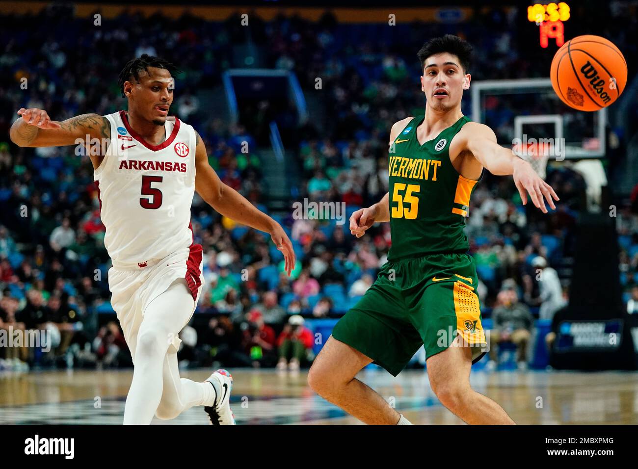 Vermont guard Robin Duncan (55) passes off the ball away from Arkansas guard Au'Diese Toney (5 ...