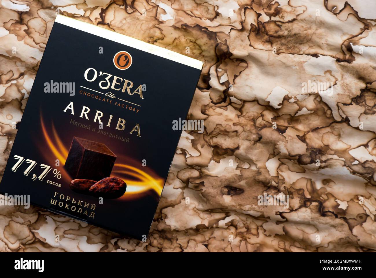 O'ZERA ARRIBA 77.7% Bitter Chocolate Stock Photo - Alamy