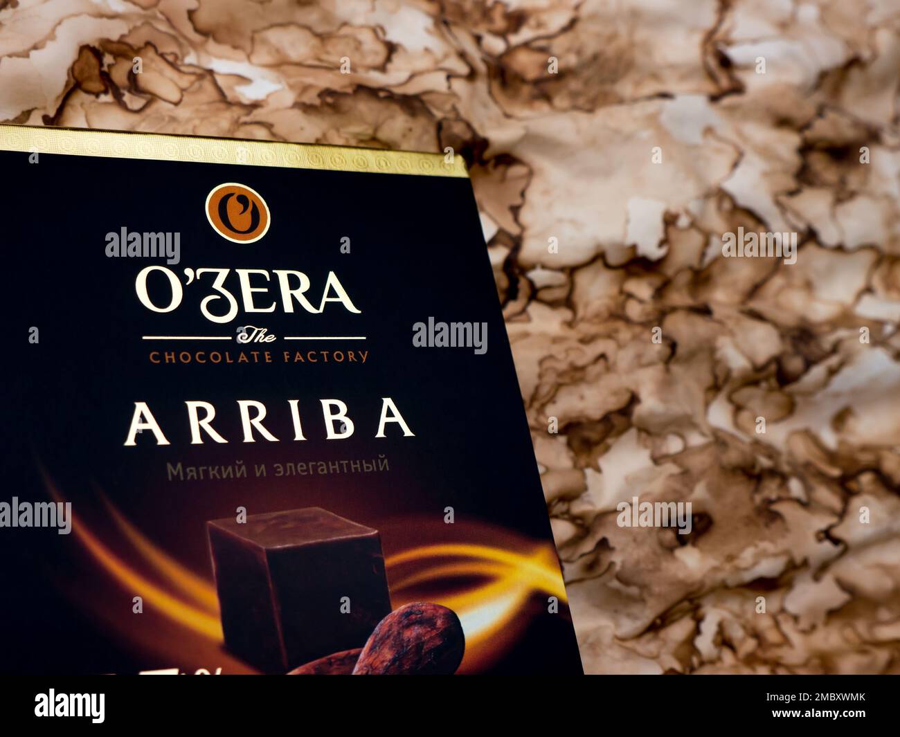 O'ZERA ARRIBA 77.7% Bitter Chocolate Stock Photo - Alamy