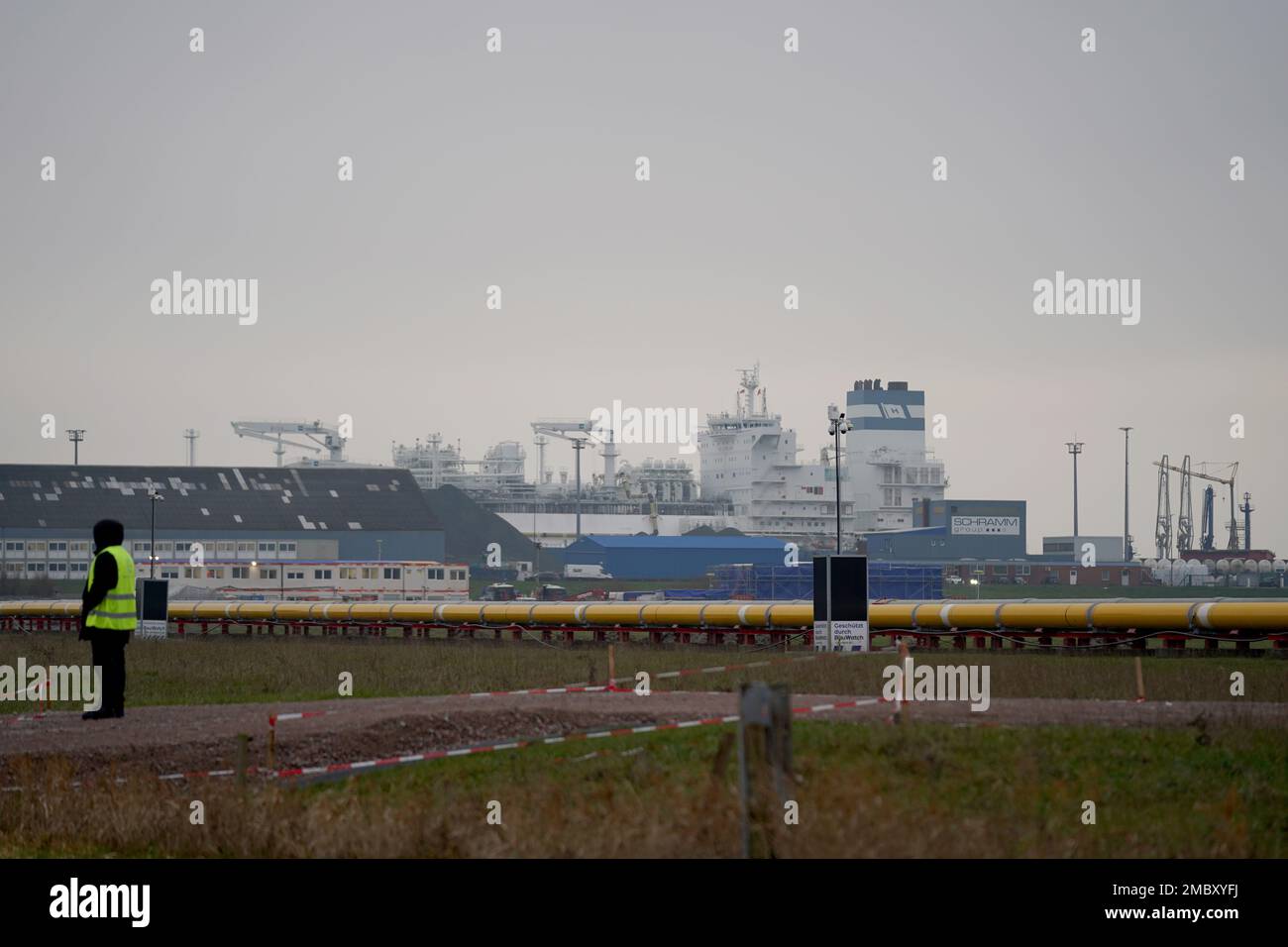 20 January 2023, Schleswig-Holstein, Brunsbüttel: The floating LNG ...
