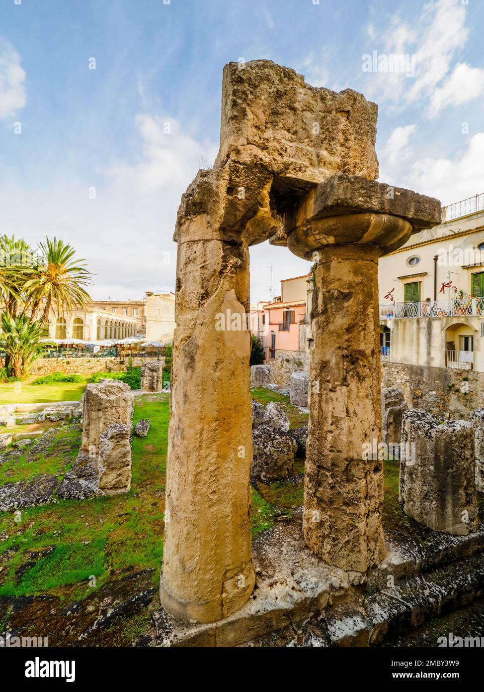 The Doric temple of Apollo (VI cent. BC) in Ortygia - Syracuse, Sicily ...