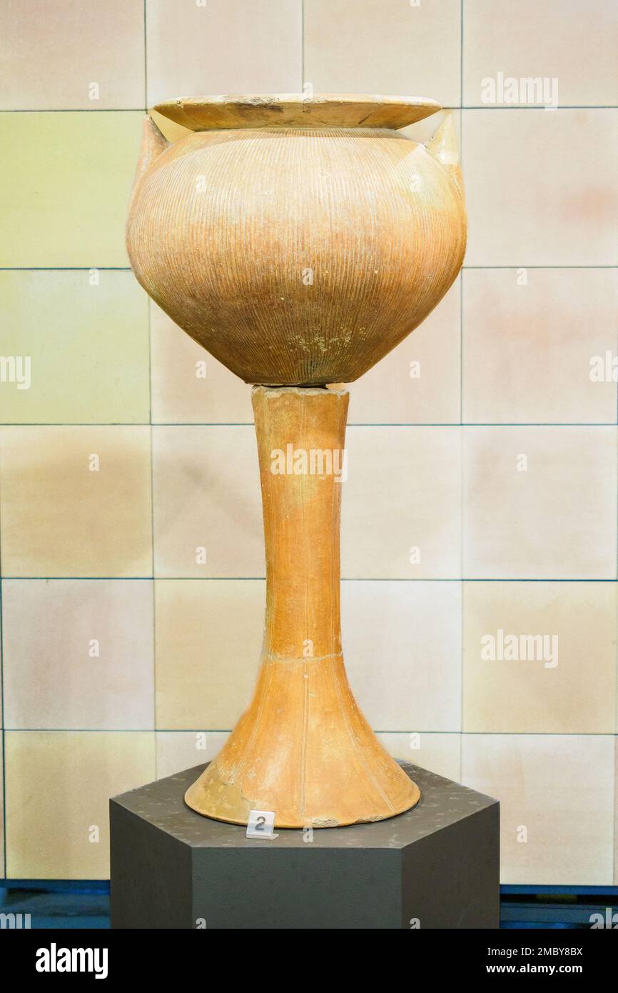 Bronze age pot hi-res stock photography and images - Alamy
