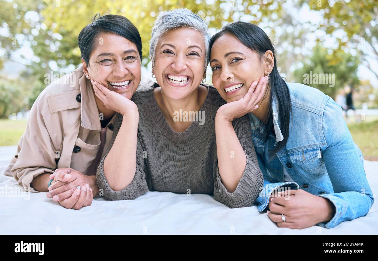 Blanket bonding hi-res stock photography and images - Alamy