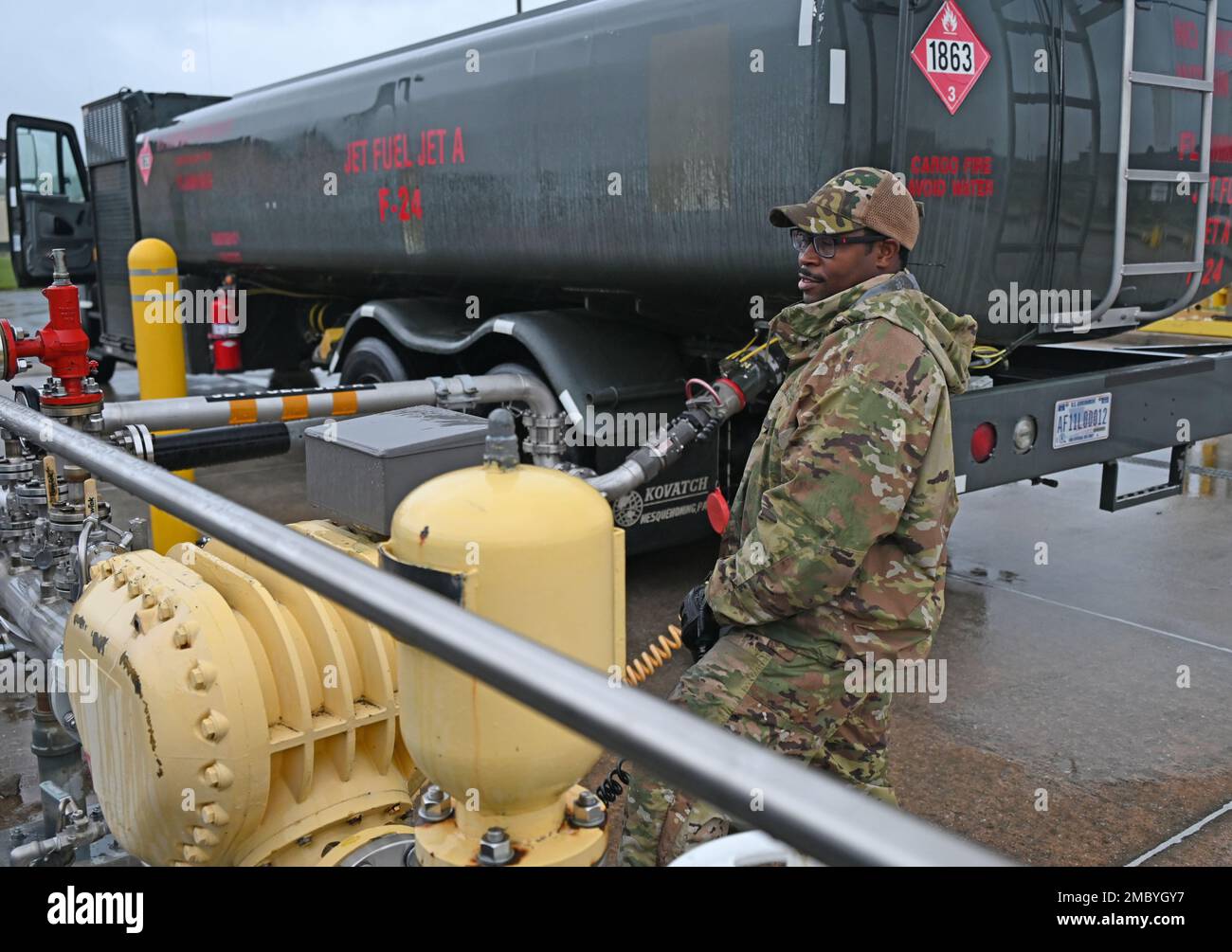 Fuels being pumped hi-res stock photography and images - Alamy