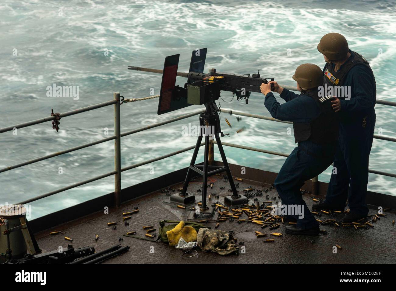 220623-N-LY962-1029 PACIFIC OCEAN (June 23, 2022) Sailors conduct a ...