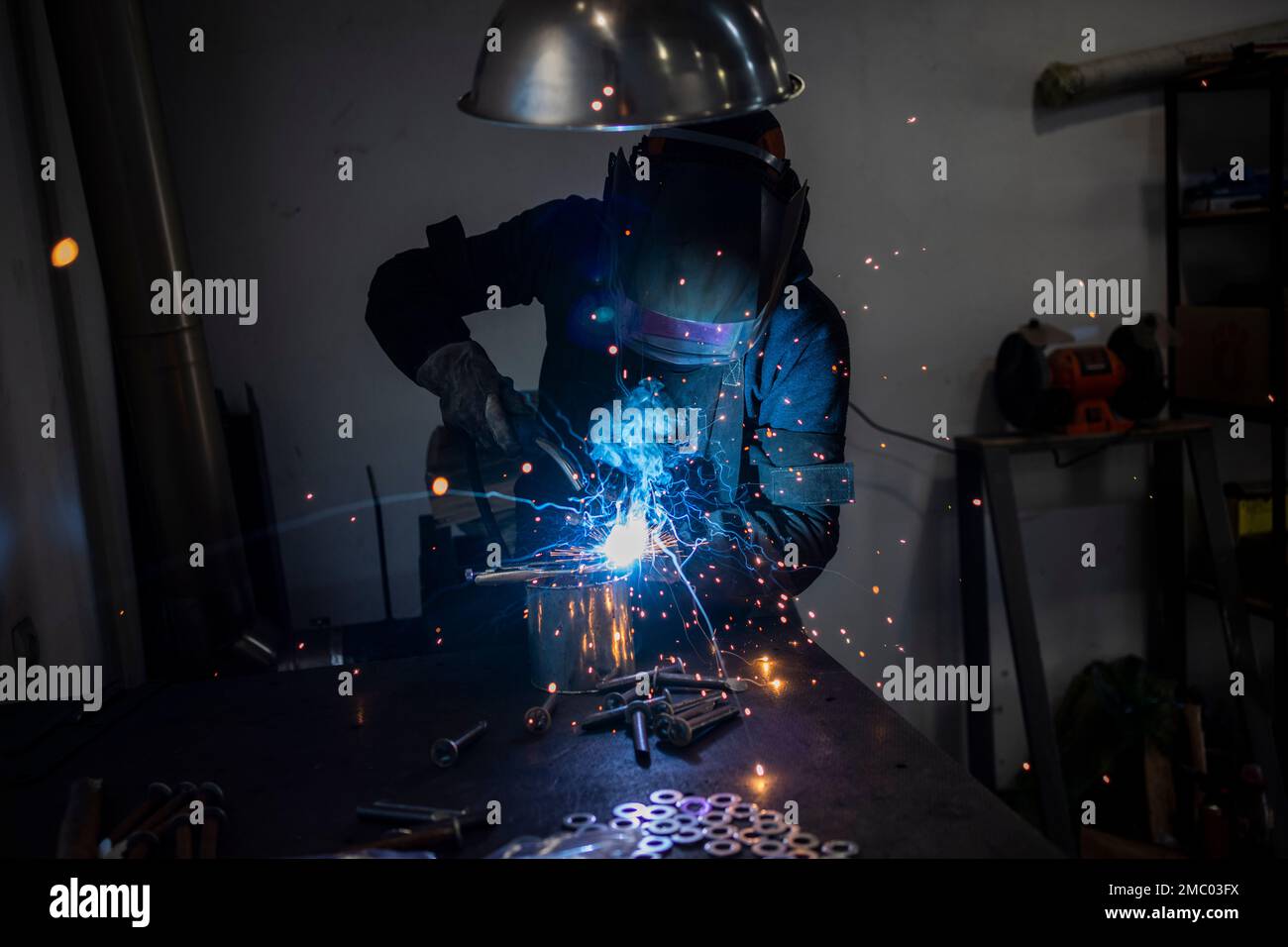 A Ukrainian welder builds a tire deflation stringer spike system in ...