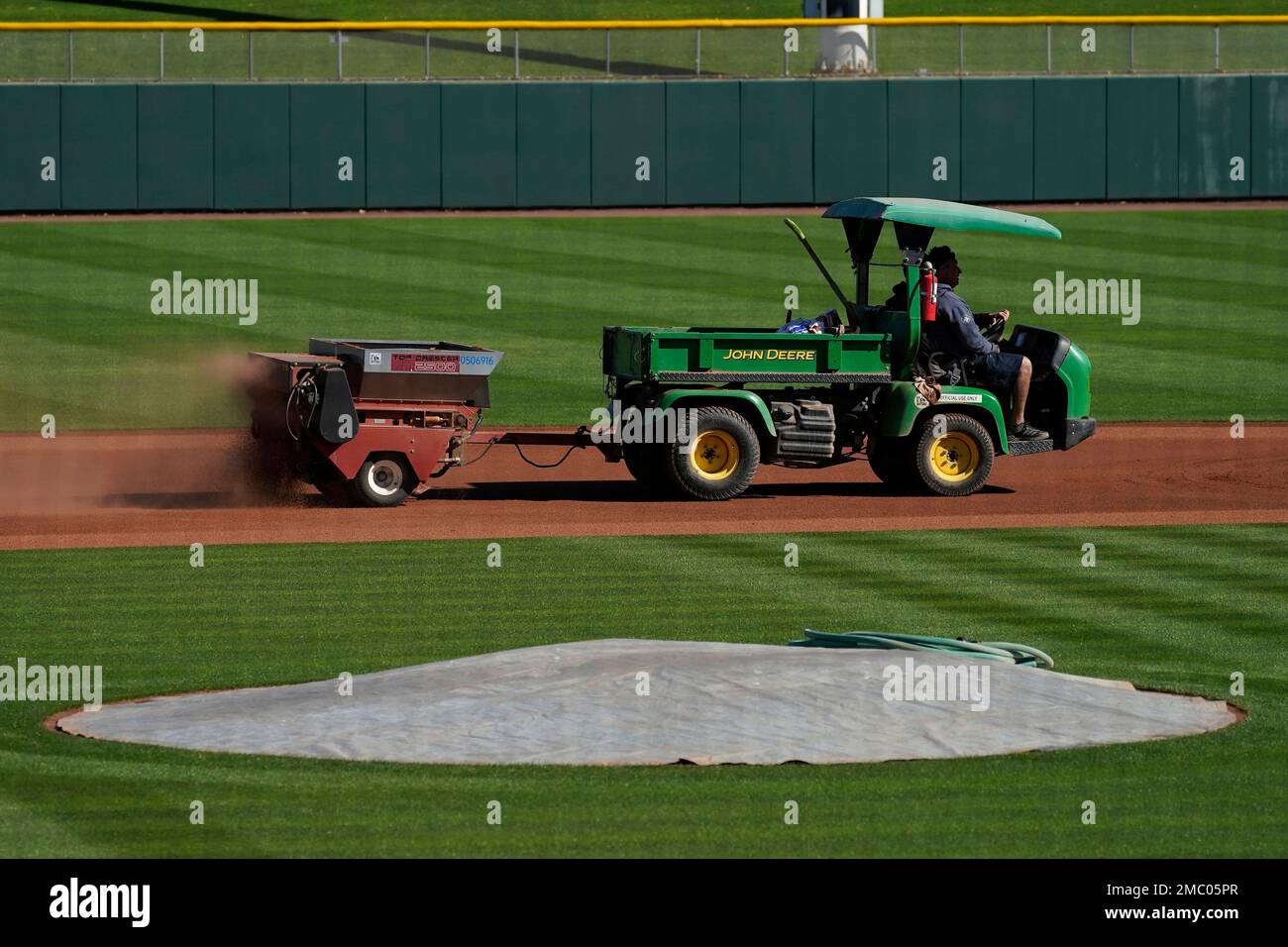 San Francisco Giants' grounds keepers prepare the baseball field at ...